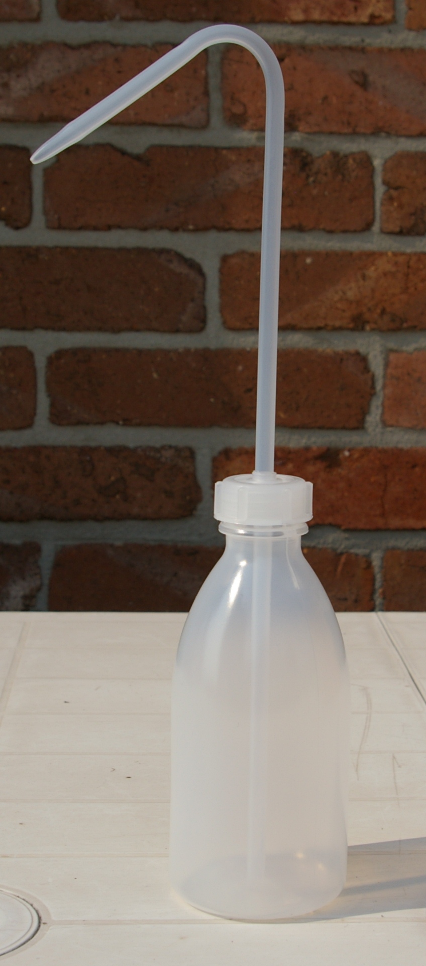 Pissette plastique p43 - Maison Demez